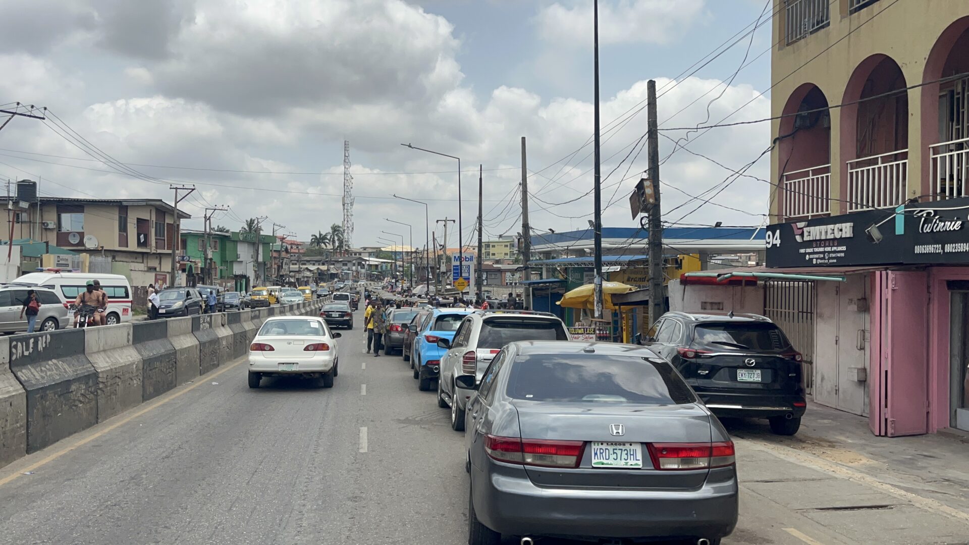 Petrol queues worsen in Lagos, Abuja as pump price increases [PHOTOS] - The Editorial
