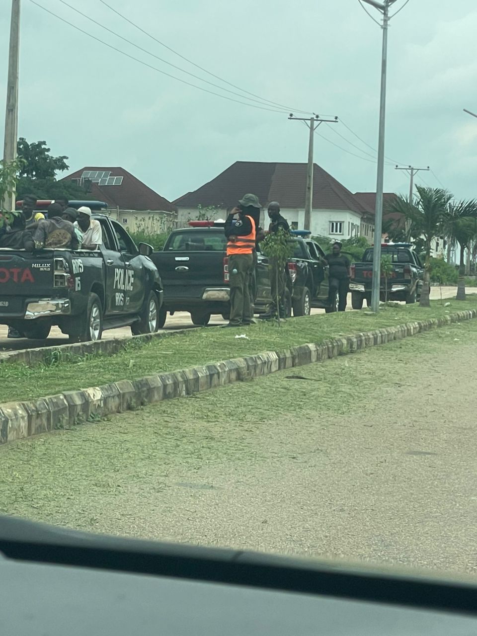 FCTA task force halts fresh construction at River Park Estate, arrests developer, workers - The ...